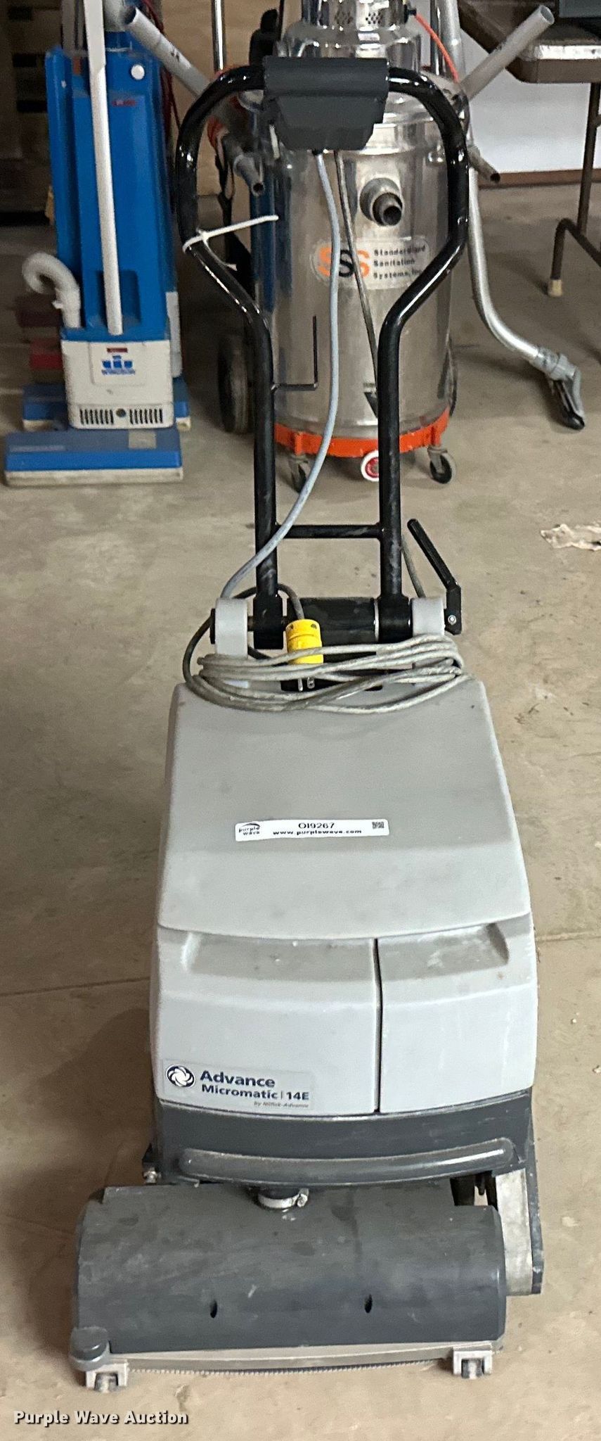 Advance Micromatic 14E floor scrubber in Larned, KS | Item OI9267 sold ...