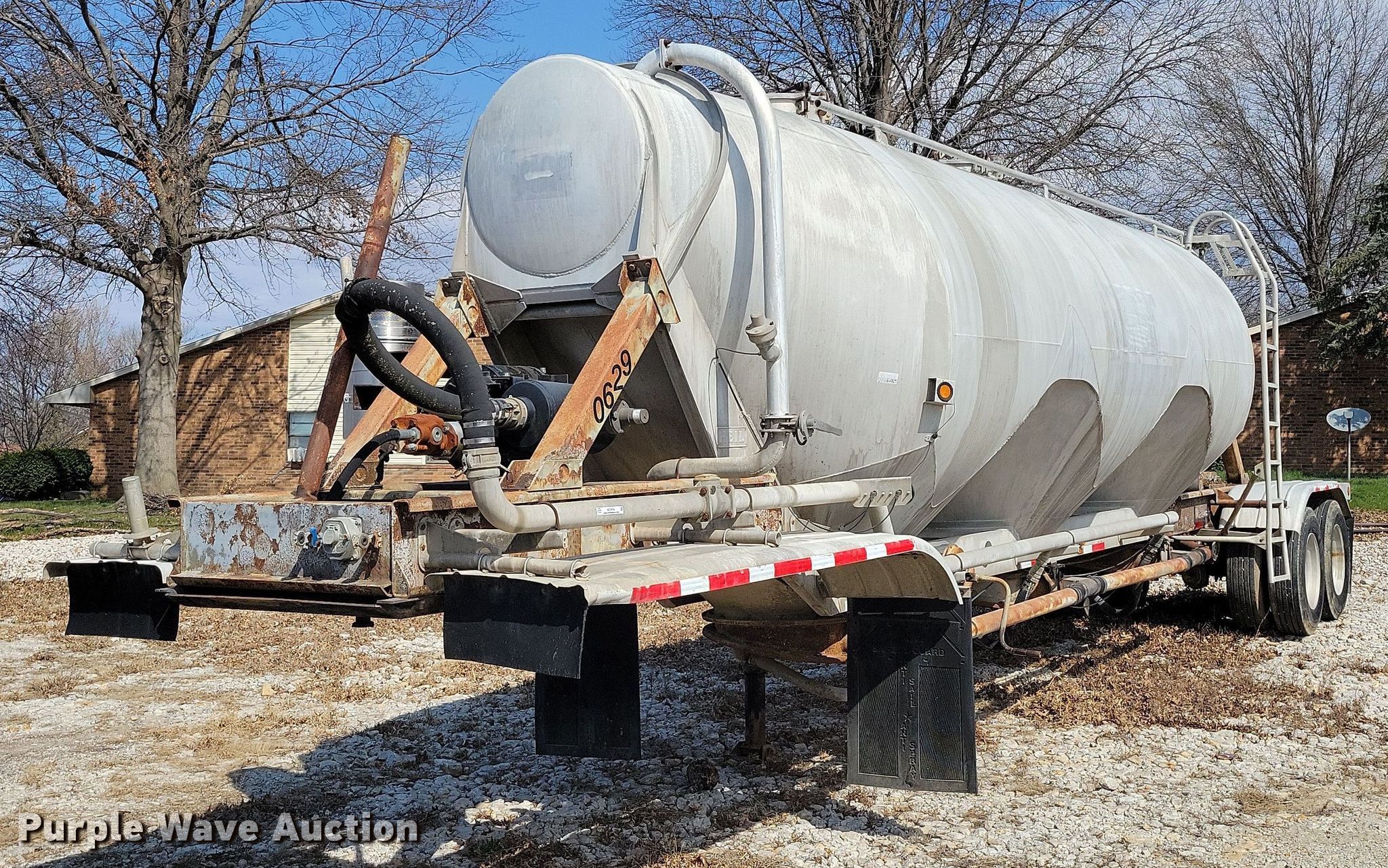 1986 Heil tank trailer in Richmond, MO | Item MQ9695 for sale | Purple Wave