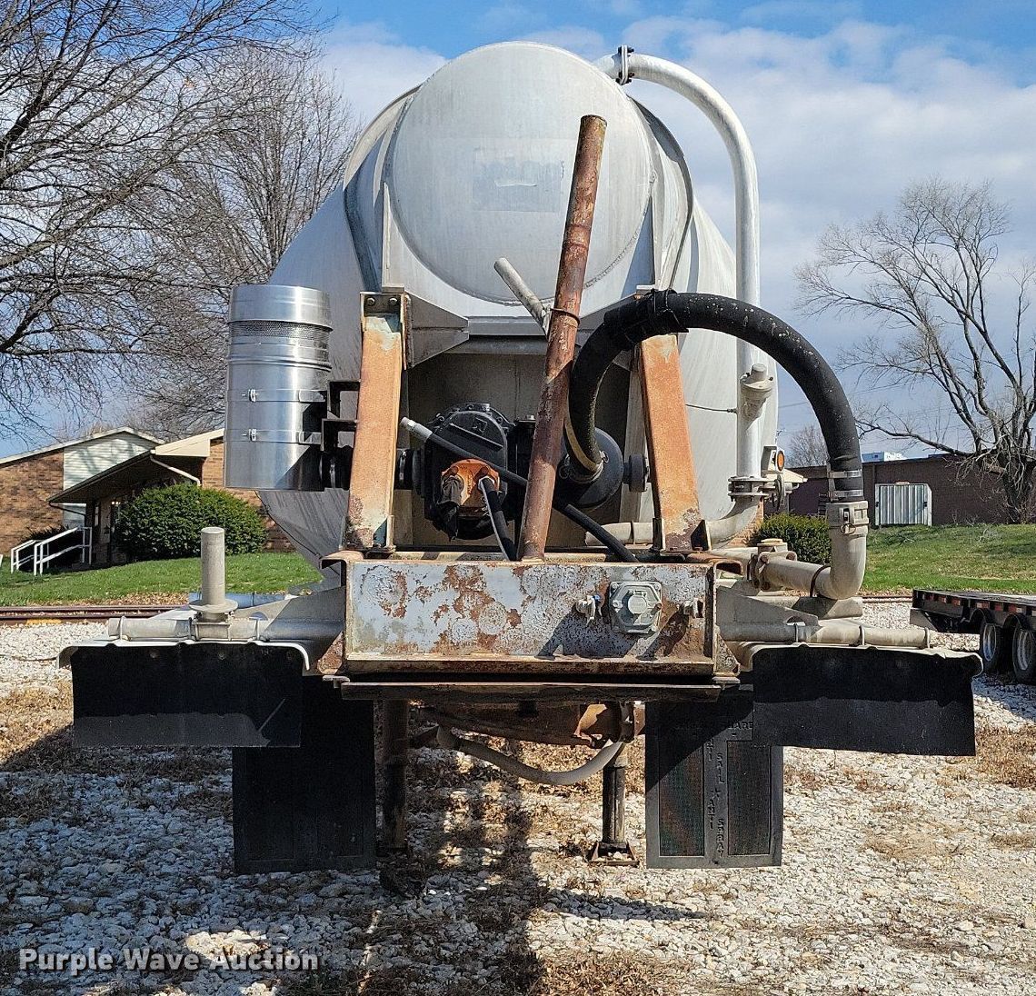1986 Heil tank trailer in Richmond, MO | Item MQ9695 for sale | Purple Wave
