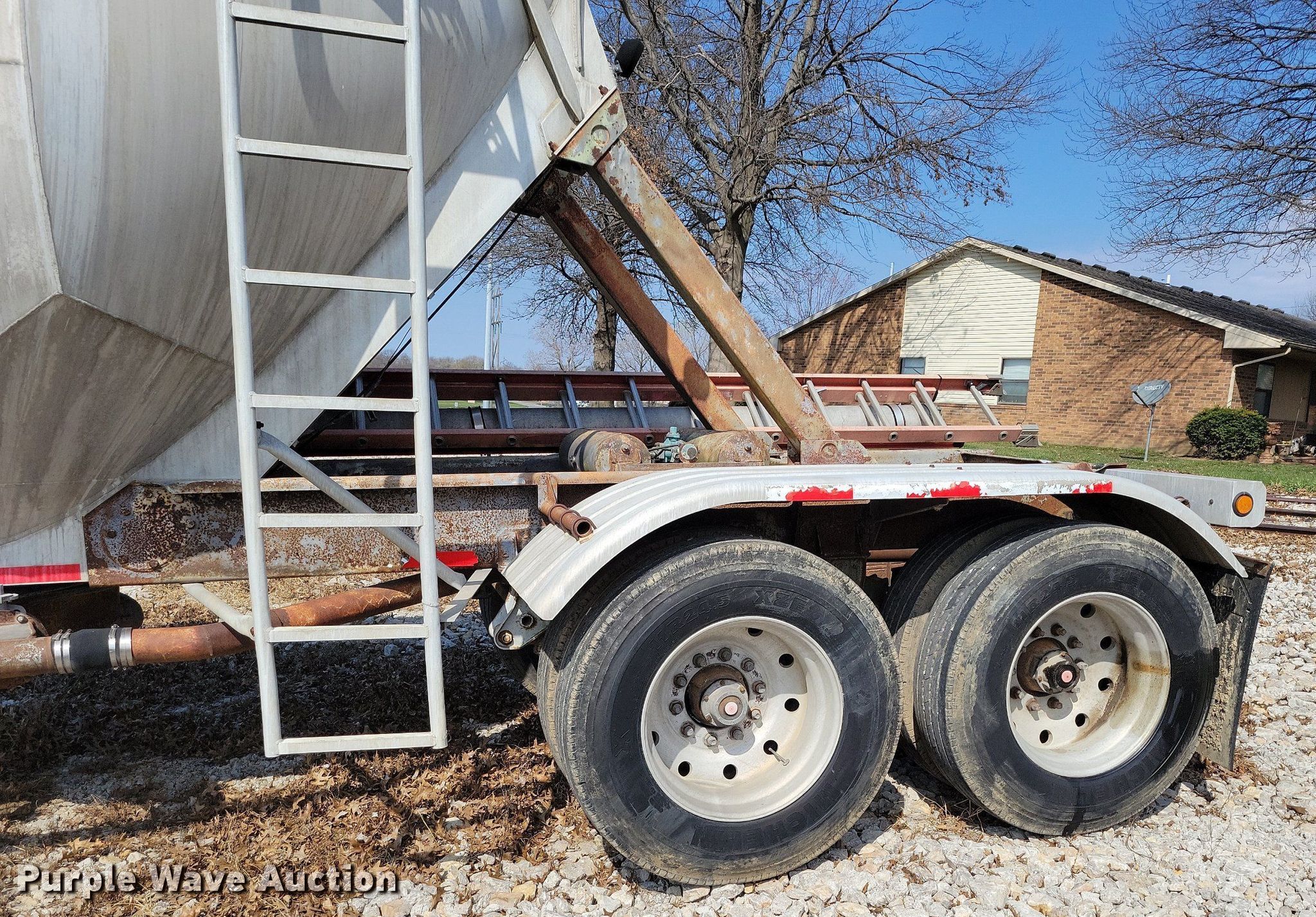 1986 Heil tank trailer in Richmond, MO | Item MQ9695 for sale | Purple Wave