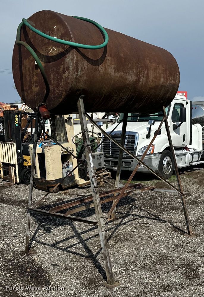 Fuel tank in Collinsville, OK | Item EG1344 sold | Purple Wave