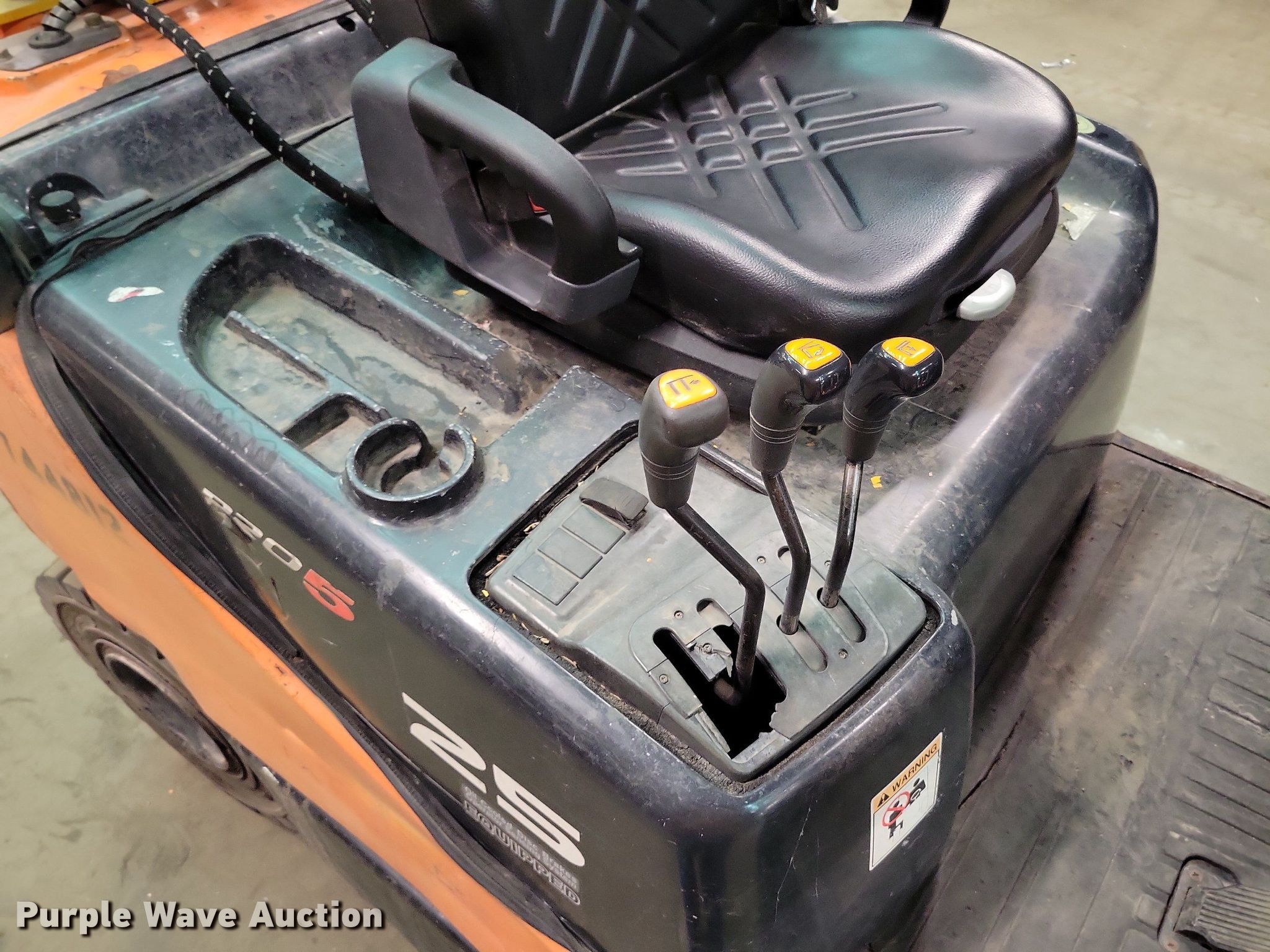 2008 Doosan G25E-5 forklift in Kansas City, MO | Item DR7969 for sale ...