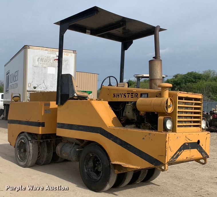 Hyster C530A pneumatic roller in Carrollton, TX | Item DM7788 for sale | Purple Wave