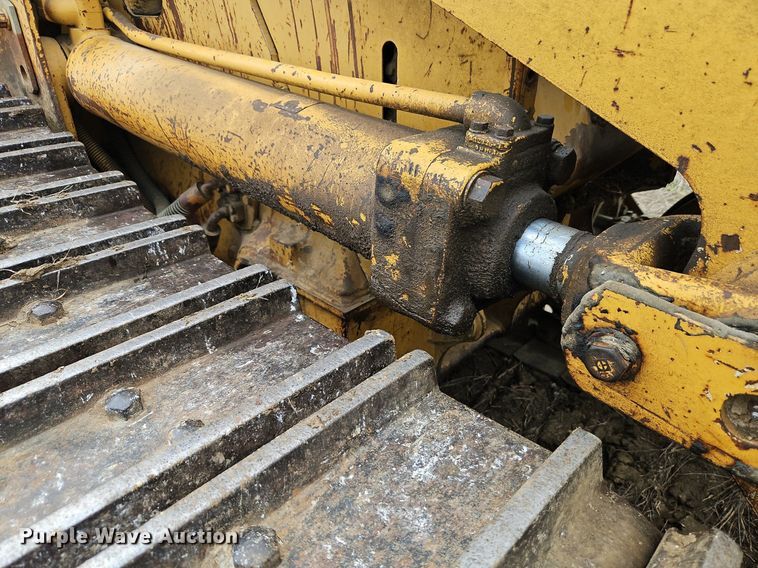 1985 Caterpillar 963 track loader in Olivet, KS | Item DR8565 sold | Purple Wave