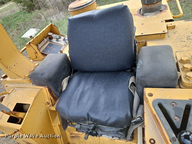 1985 Caterpillar 963 track loader in Olivet, KS | Item DR8565 sold | Purple Wave