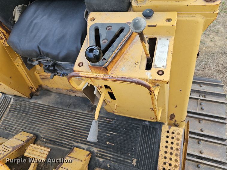 1985 Caterpillar 963 track loader in Olivet, KS | Item DR8565 sold | Purple Wave