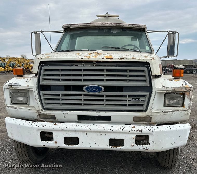 1989 Ford F600 water truck in Topeka, KS | Item OF9346 for sale | Purple Wave