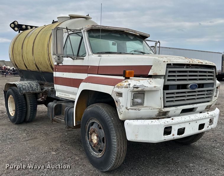 1989 Ford F600 water truck in Topeka, KS | Item OF9346 for sale | Purple Wave