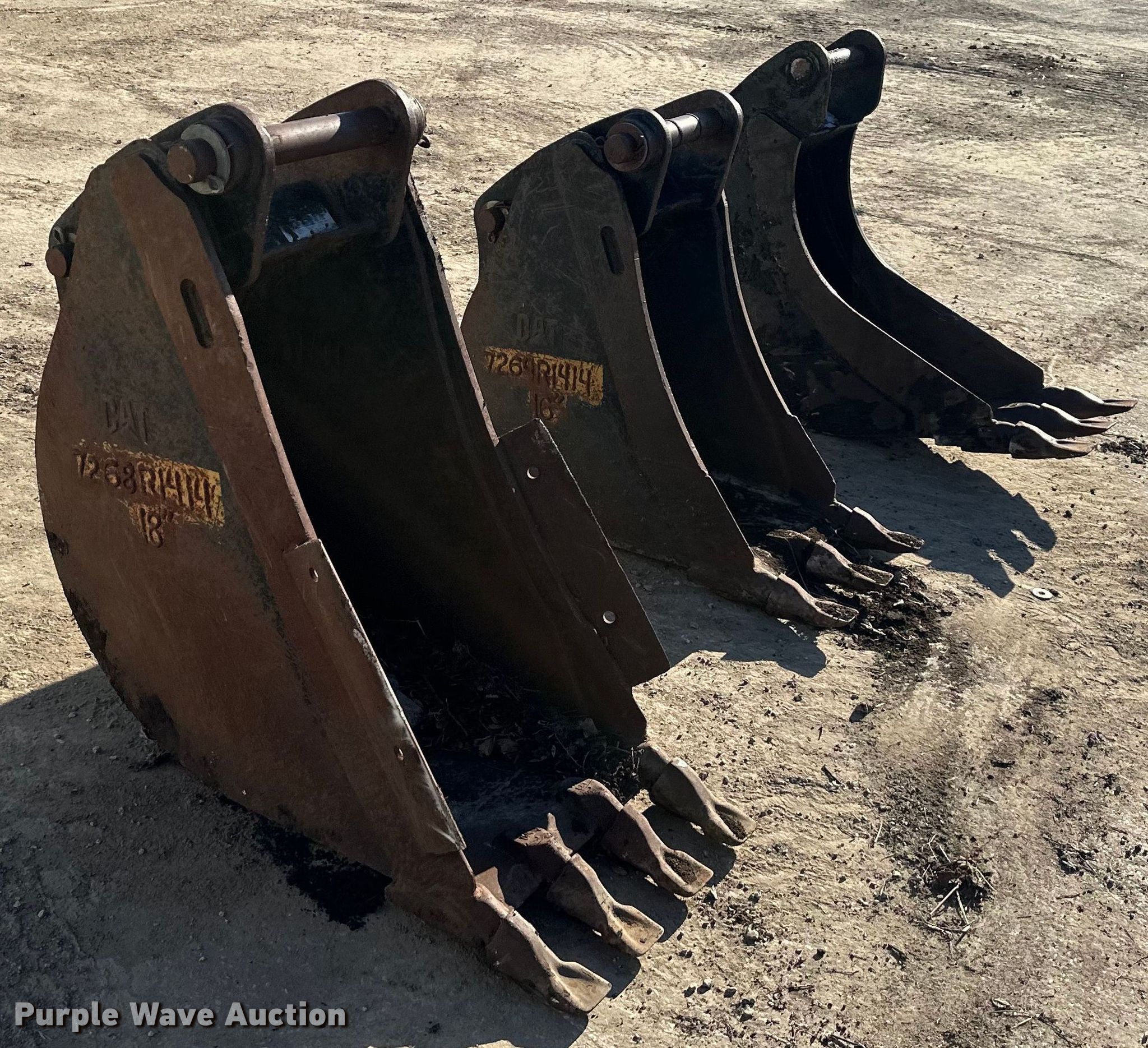 (3) Caterpillar buckets in Lenexa, KS | Item DQ6450 sold | Purple Wave