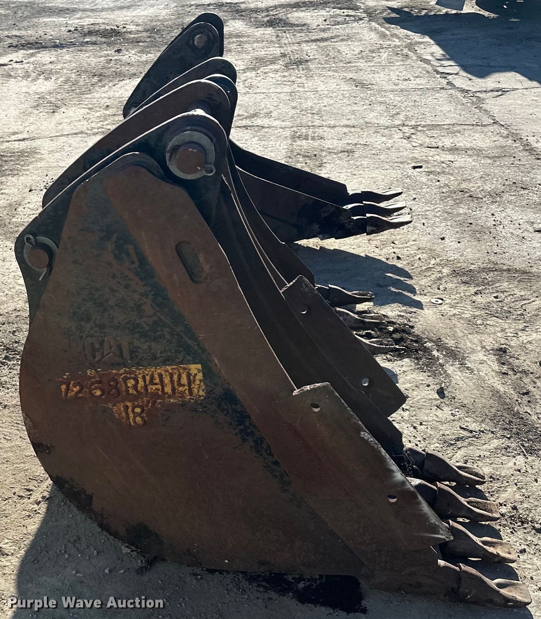 (3) Caterpillar buckets in Lenexa, KS | Item DQ6450 sold | Purple Wave