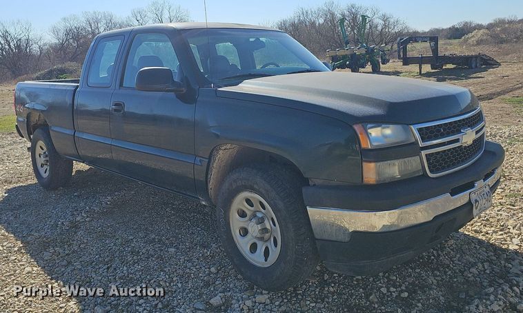 2006 Chevrolet Silverado 1500 Ext. Cab pickup truck in Clay Center, KS | Item DM1601 sold ...