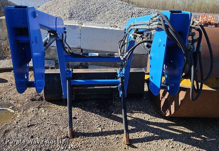 Bush Hog M546 quick attach loader and bucket in LaCygne, KS | Item ...