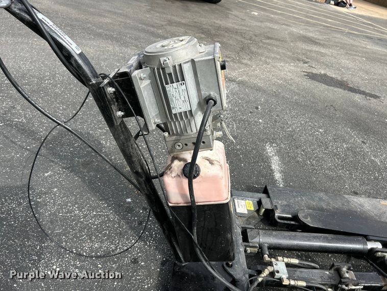 Rotary RMR6P mid-rise lift in Collinsville, IL | Item EK4352 sold ...