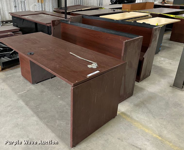 (3) desks in BROKEN ARROW, OK | Item OM9364 sold | Purple Wave
