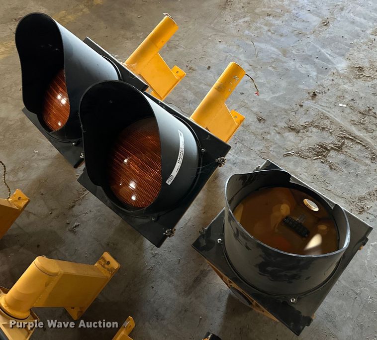 (3) traffic signals in BROKEN ARROW, OK | Item OM9427 sold | Purple Wave
