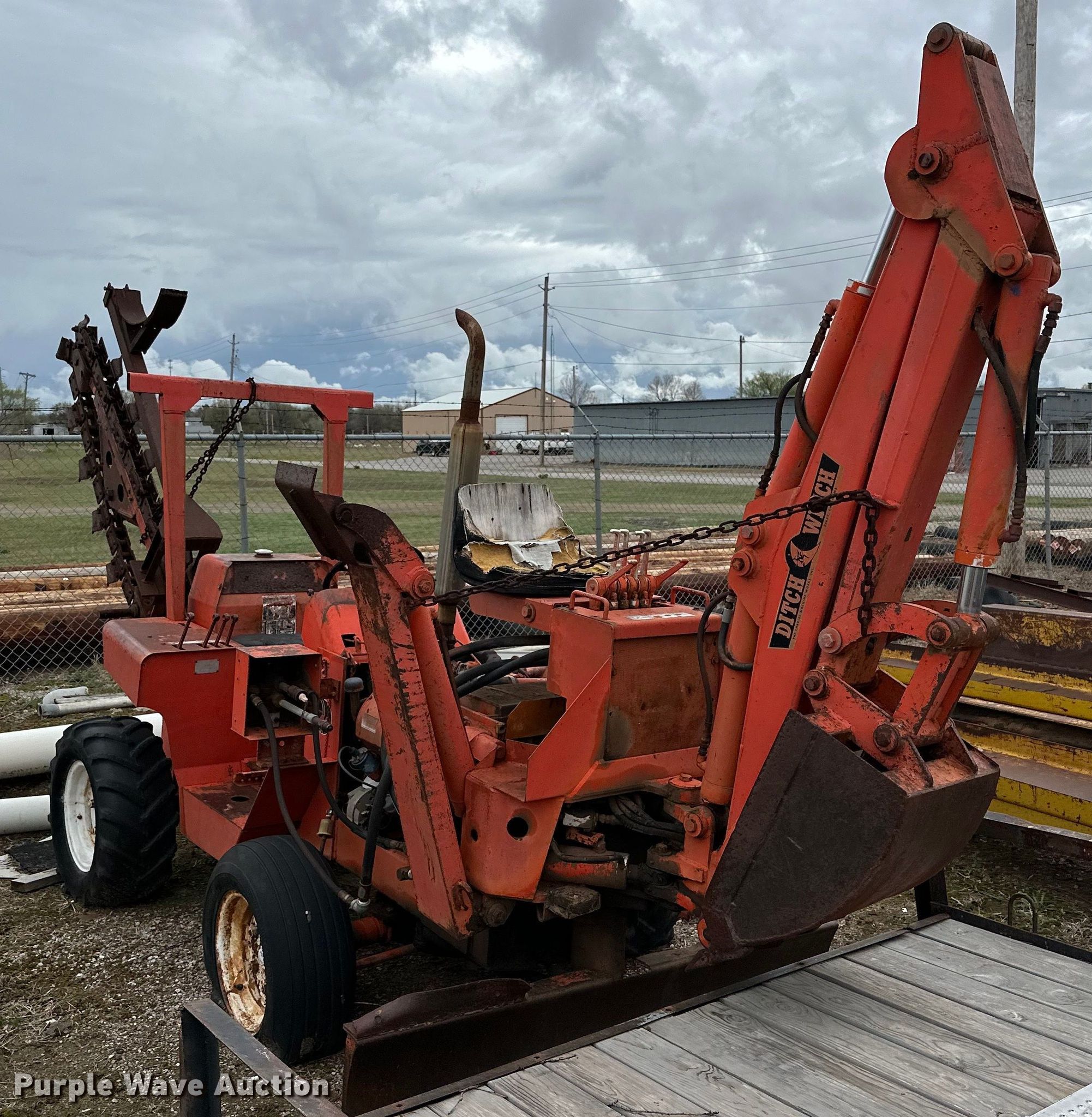 Ditch Witch R40 trencher in Mangum, OK | Item DG4312 for sale | Purple Wave