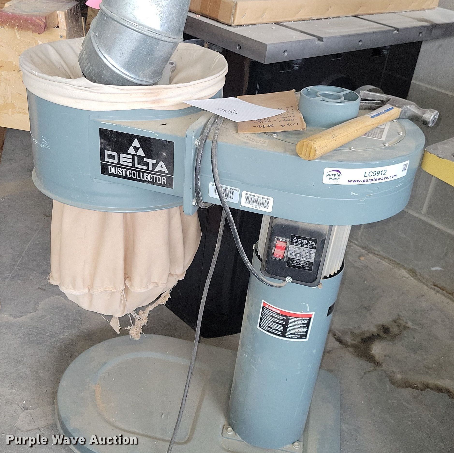 Delta dust collector in Des Moines, IA | Item LC9912 for sale | Purple Wave
