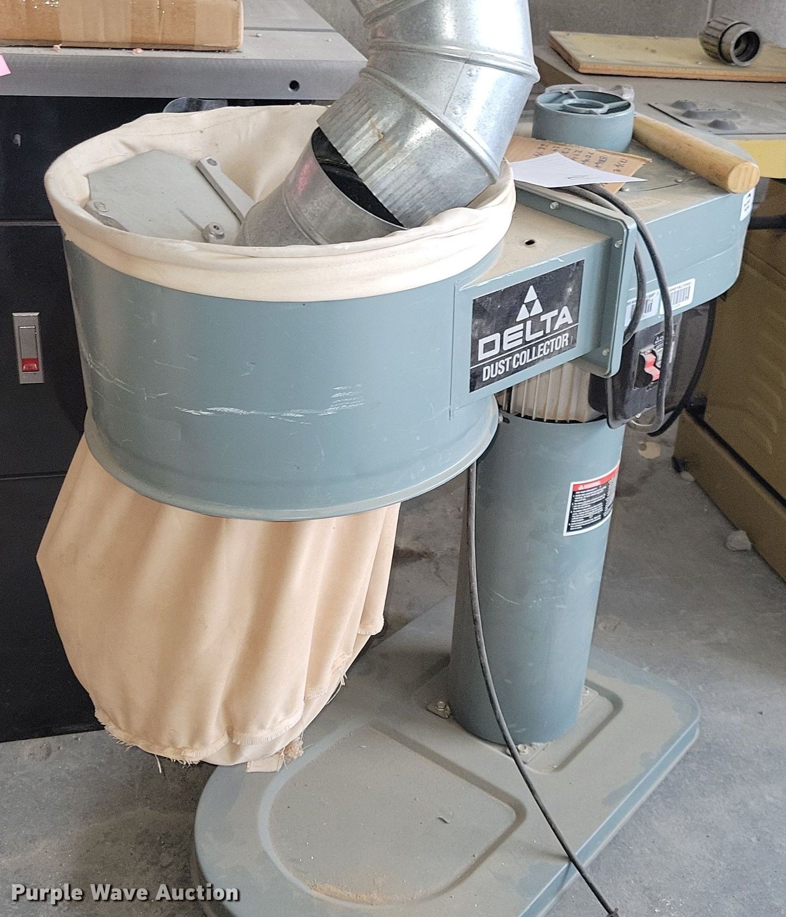 Delta dust collector in Des Moines, IA | Item LC9912 for sale | Purple Wave