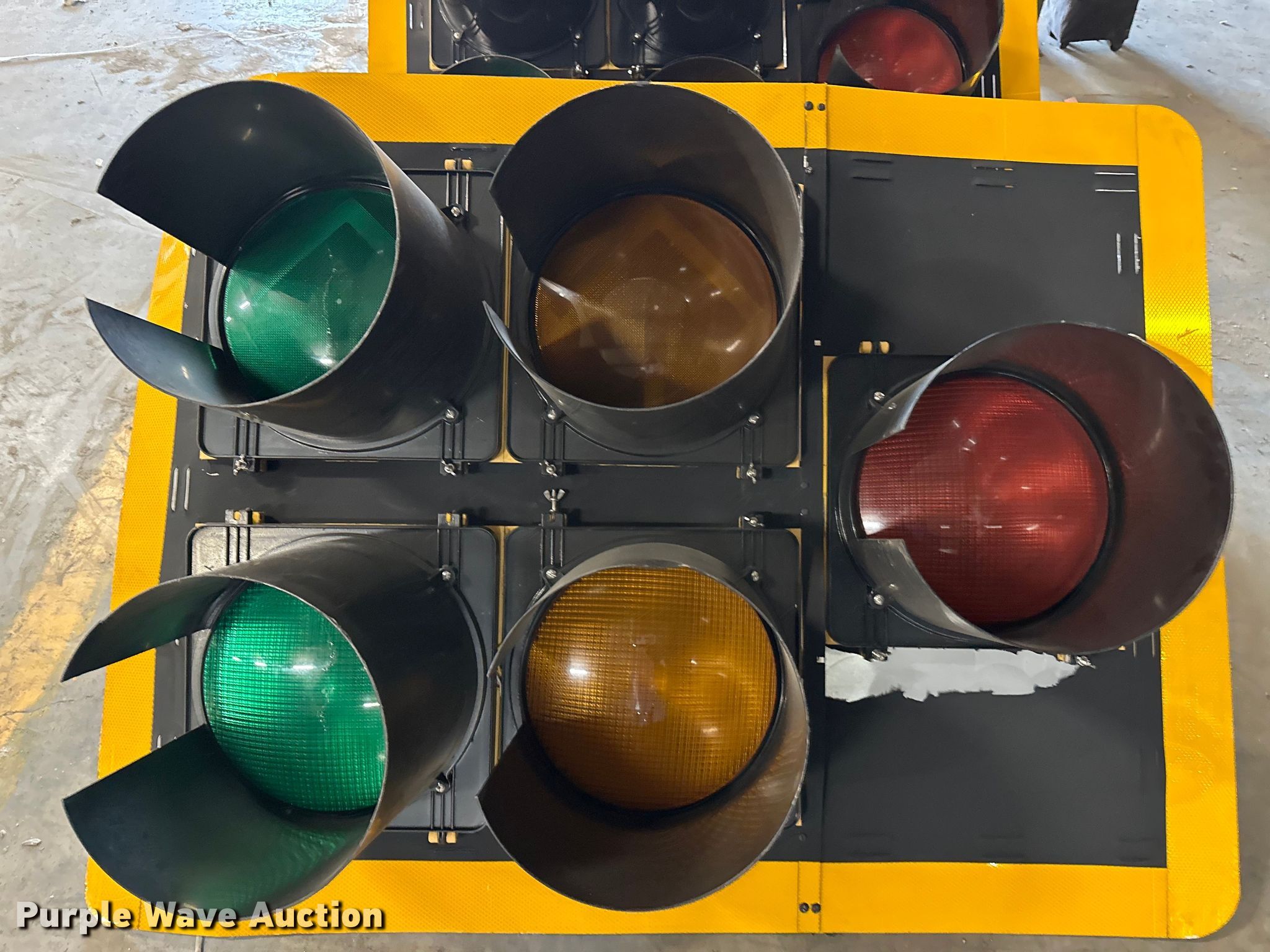 (2) traffic lights in BROKEN ARROW, OK | Item OM9399 for sale | Purple Wave