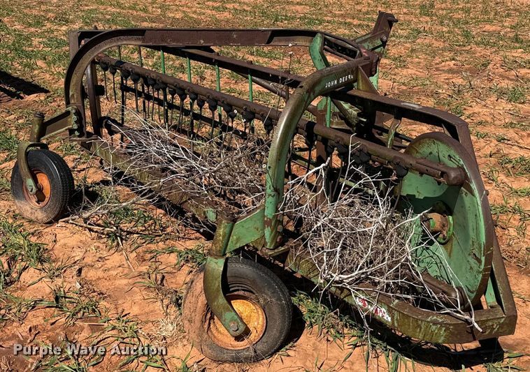 John Deere 650 hay rake in Iowa Park, TX | Item EJ0436 sold | Purple Wave