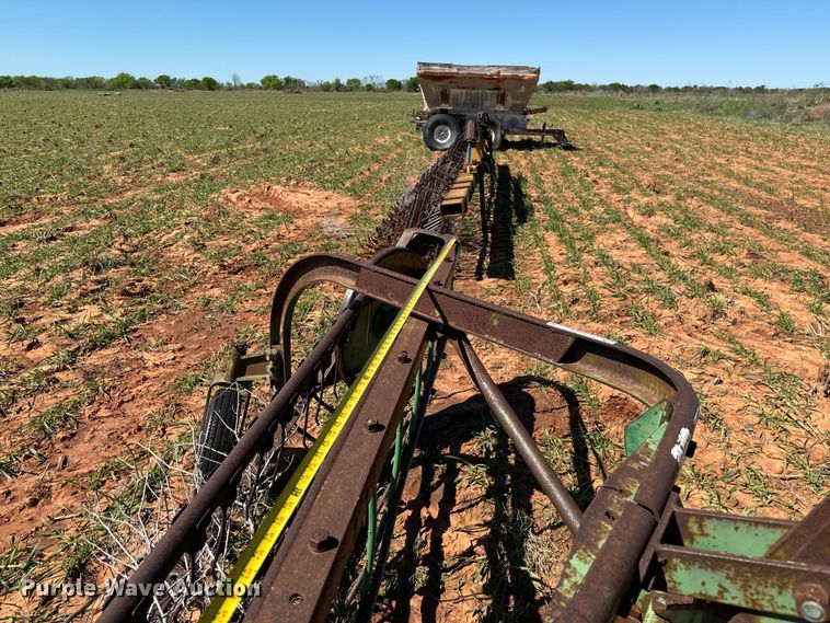 John Deere 650 hay rake in Iowa Park, TX | Item EJ0436 sold | Purple Wave