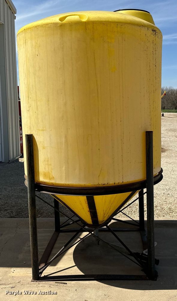 Cone bottom poly tank in Olpe, KS | Item NH9101 sold | Purple Wave