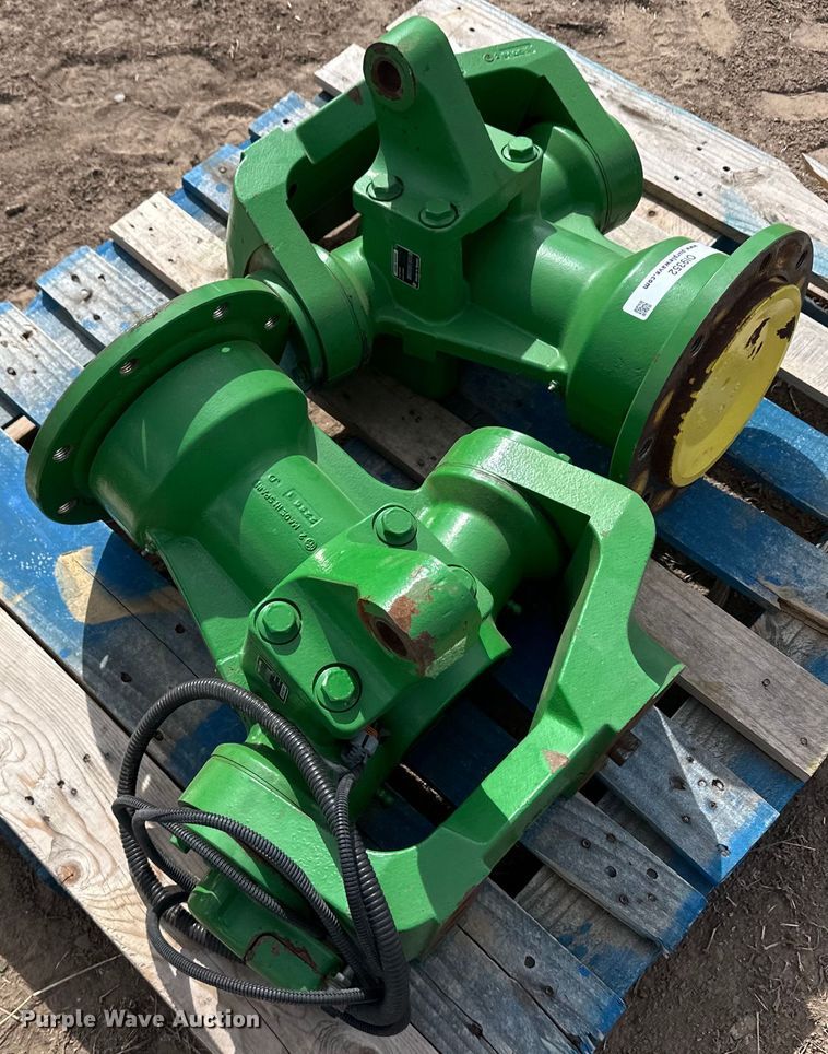 (2) John Deere combine steering knuckles in Sublette, KS | Item OI9352 ...