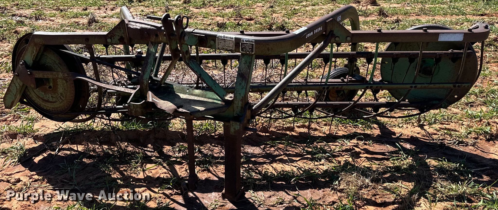 John Deere 650 hay rake in Iowa Park, TX | Item EJ0436 sold | Purple Wave
