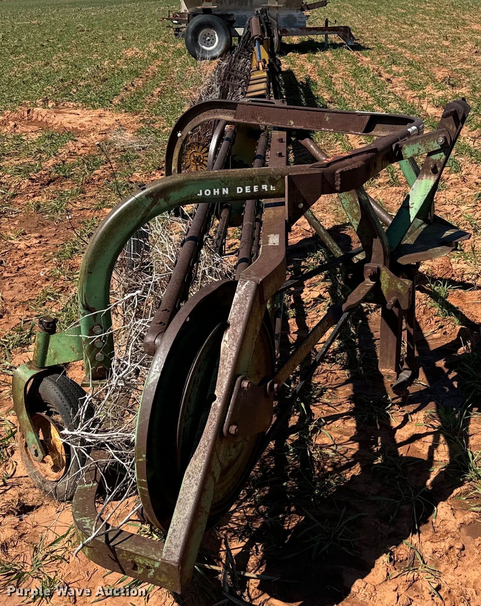 John Deere 650 hay rake in Iowa Park, TX | Item EJ0436 sold | Purple Wave