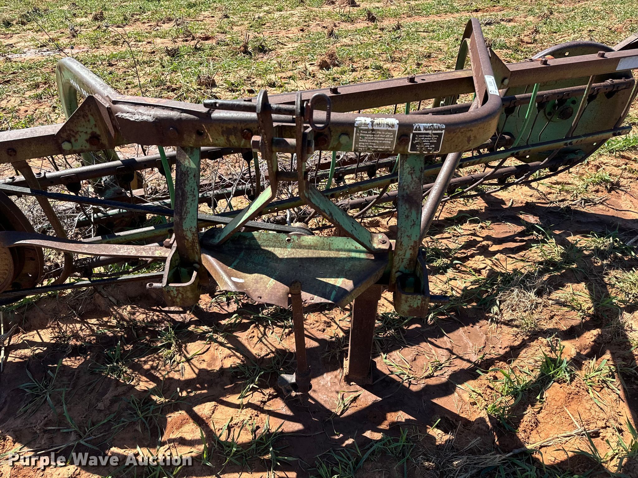John Deere 650 hay rake in Iowa Park, TX | Item EJ0436 sold | Purple Wave