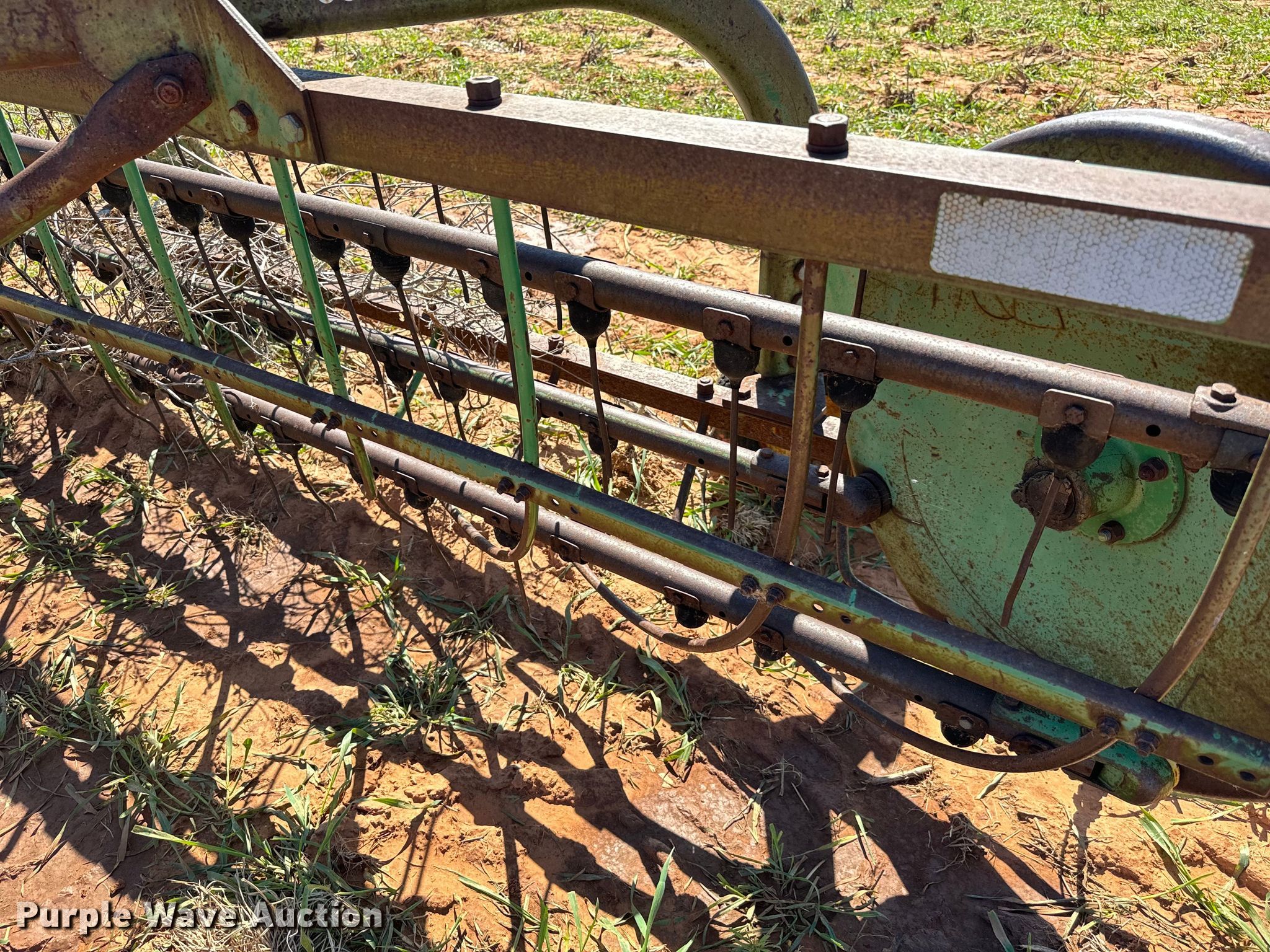 John Deere 650 hay rake in Iowa Park, TX | Item EJ0436 sold | Purple Wave