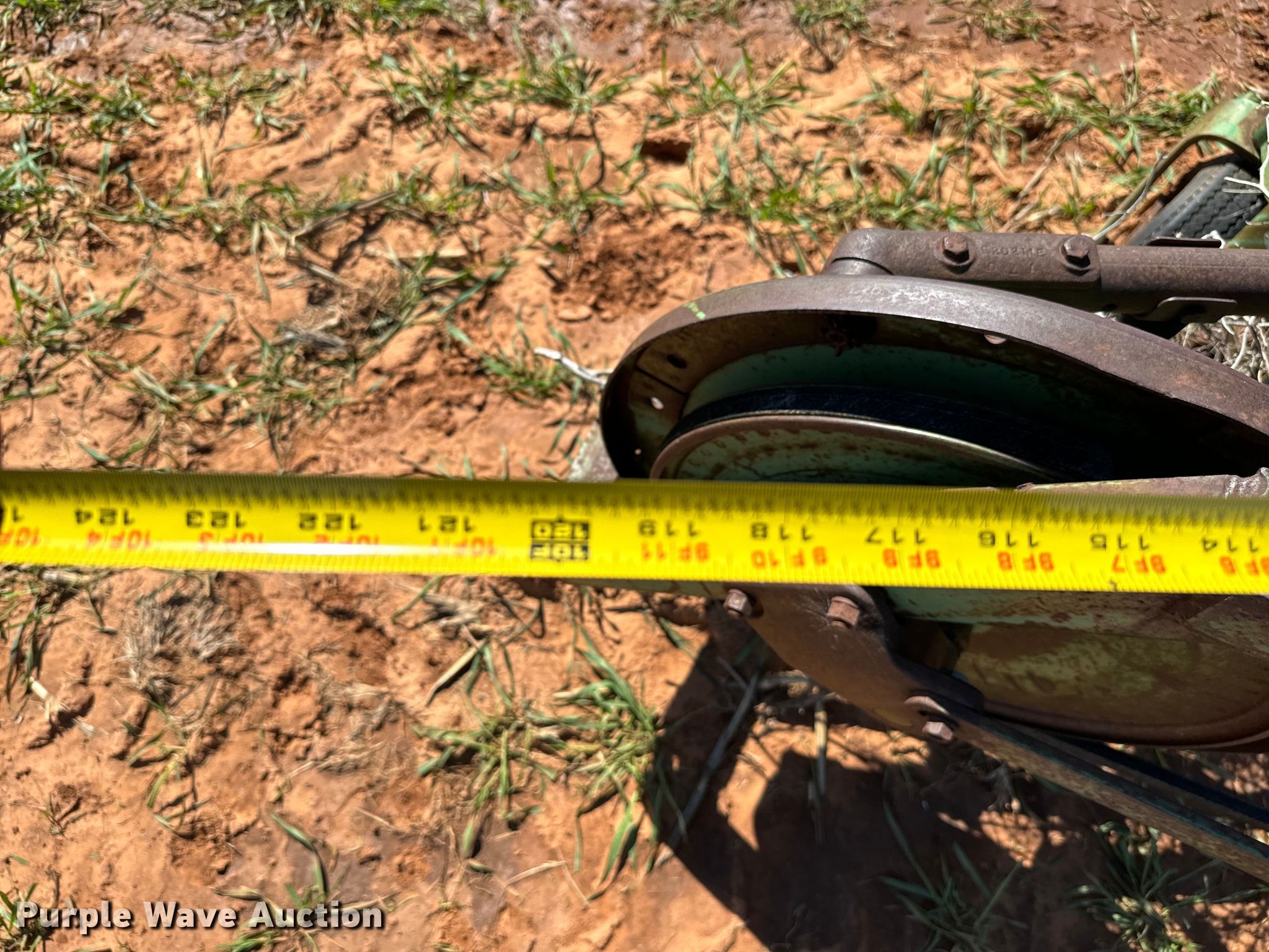 John Deere 650 hay rake in Iowa Park, TX | Item EJ0436 sold | Purple Wave