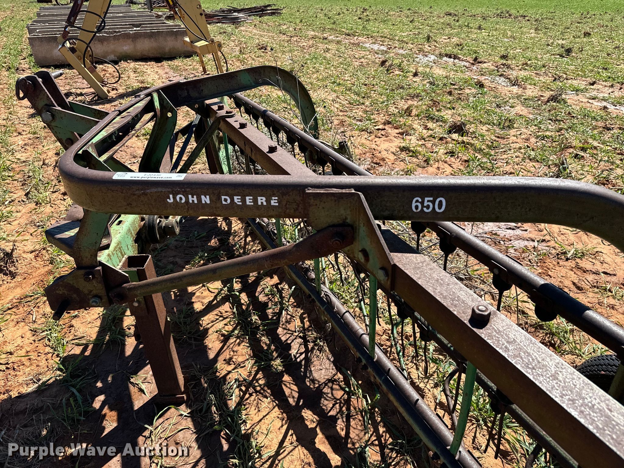 John Deere 650 hay rake in Iowa Park, TX | Item EJ0436 sold | Purple Wave