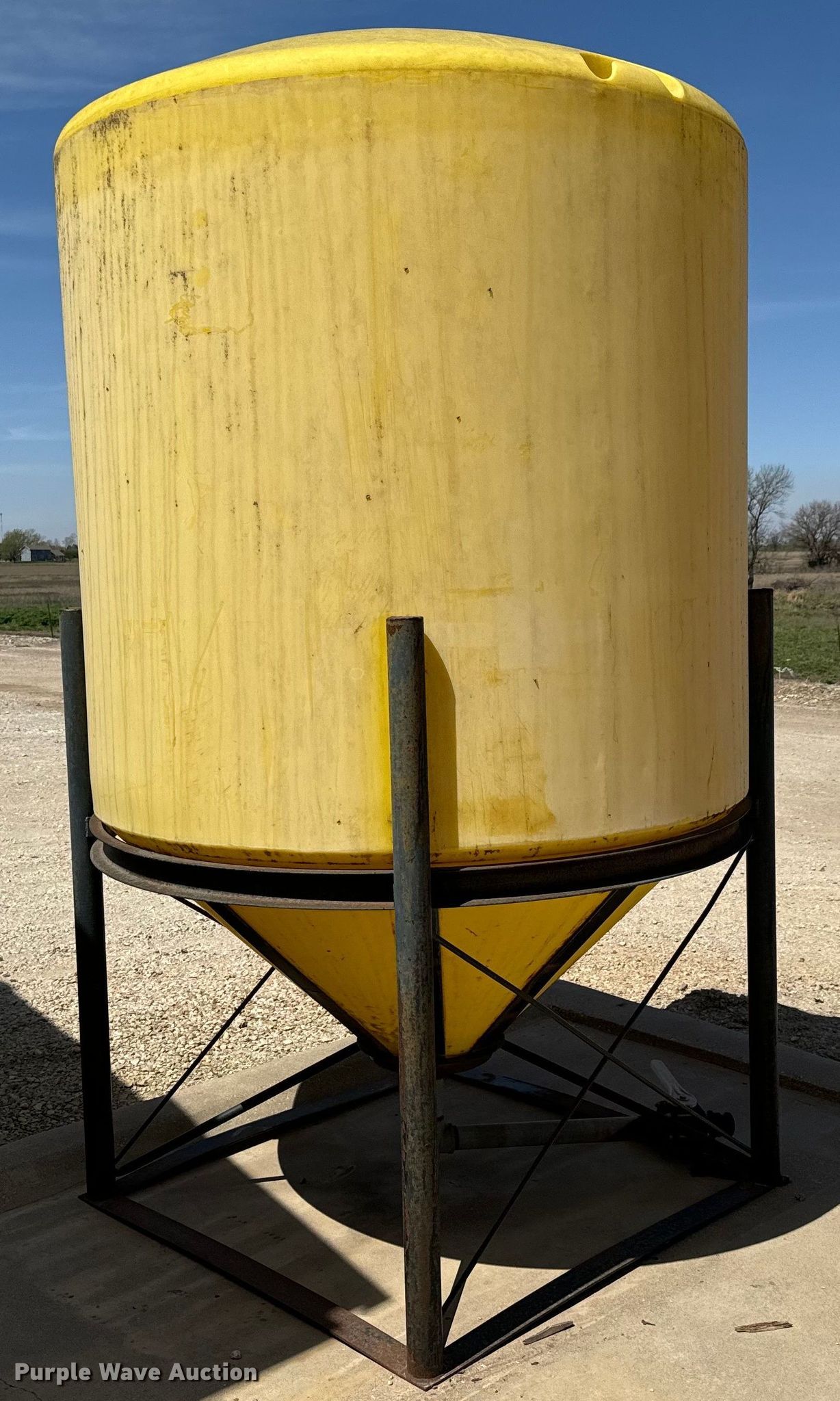 Cone bottom poly tank in Olpe, KS | Item NH9101 sold | Purple Wave