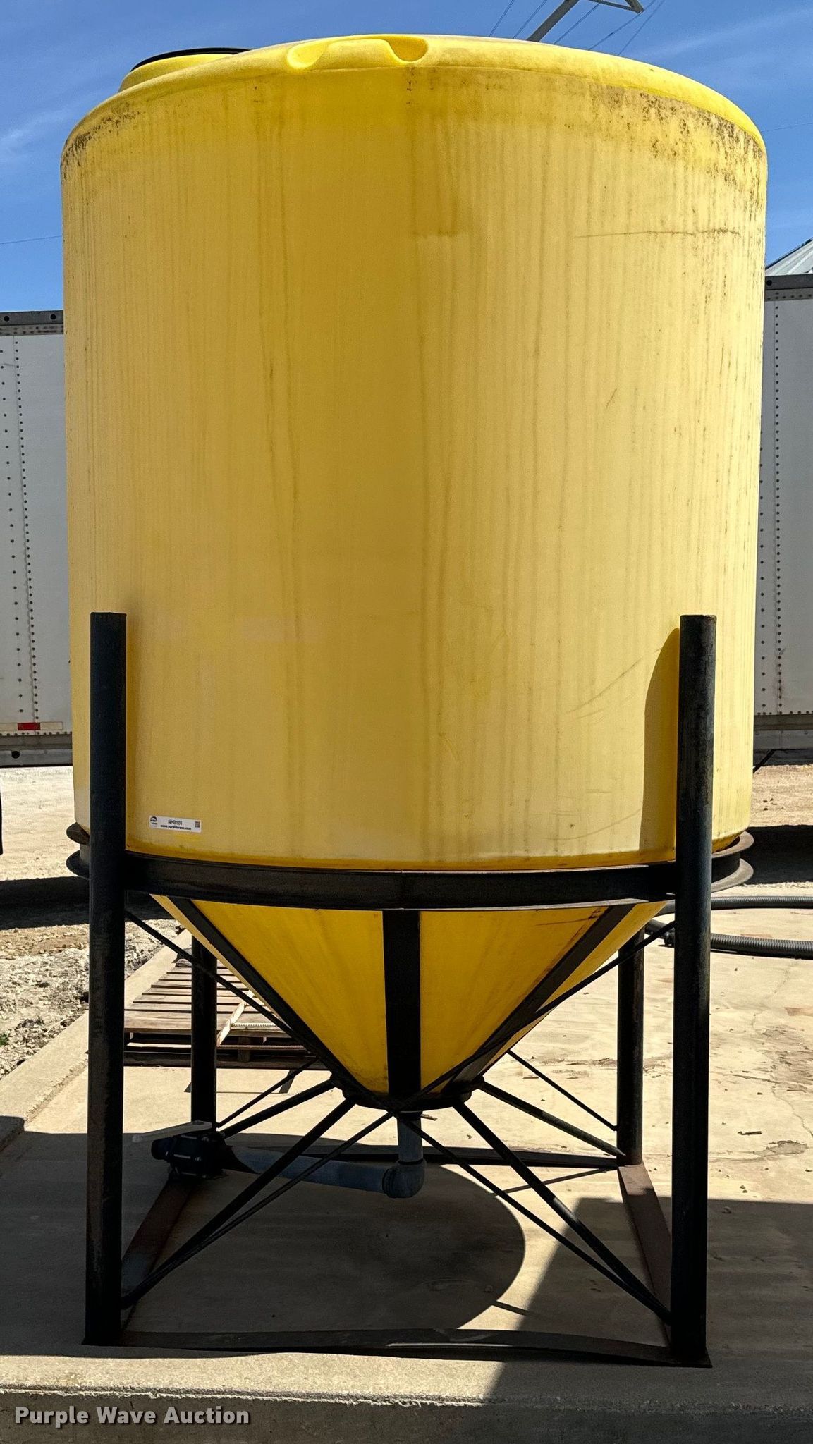 Cone bottom poly tank in Olpe, KS | Item NH9101 sold | Purple Wave
