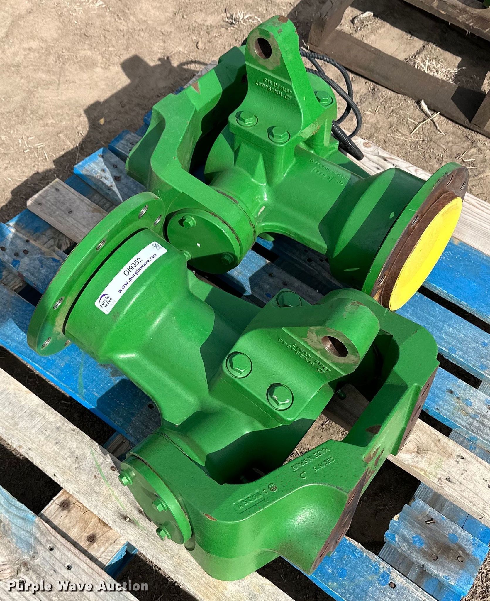 (2) John Deere combine steering knuckles in Sublette, KS | Item OI9352 ...