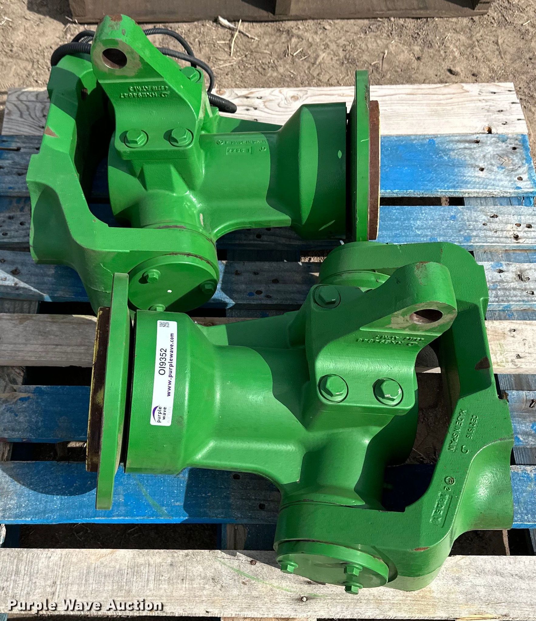 (2) John Deere combine steering knuckles in Sublette, KS | Item OI9352 ...