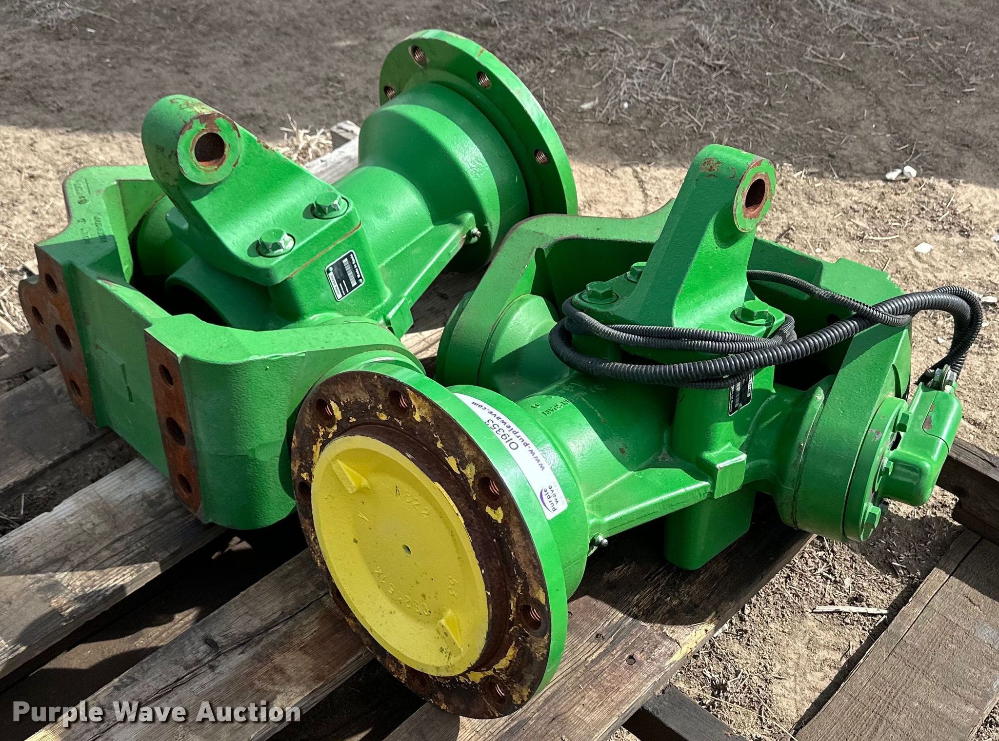 (2) John Deere combine steering knuckles in Sublette, KS | Item OI9353 ...