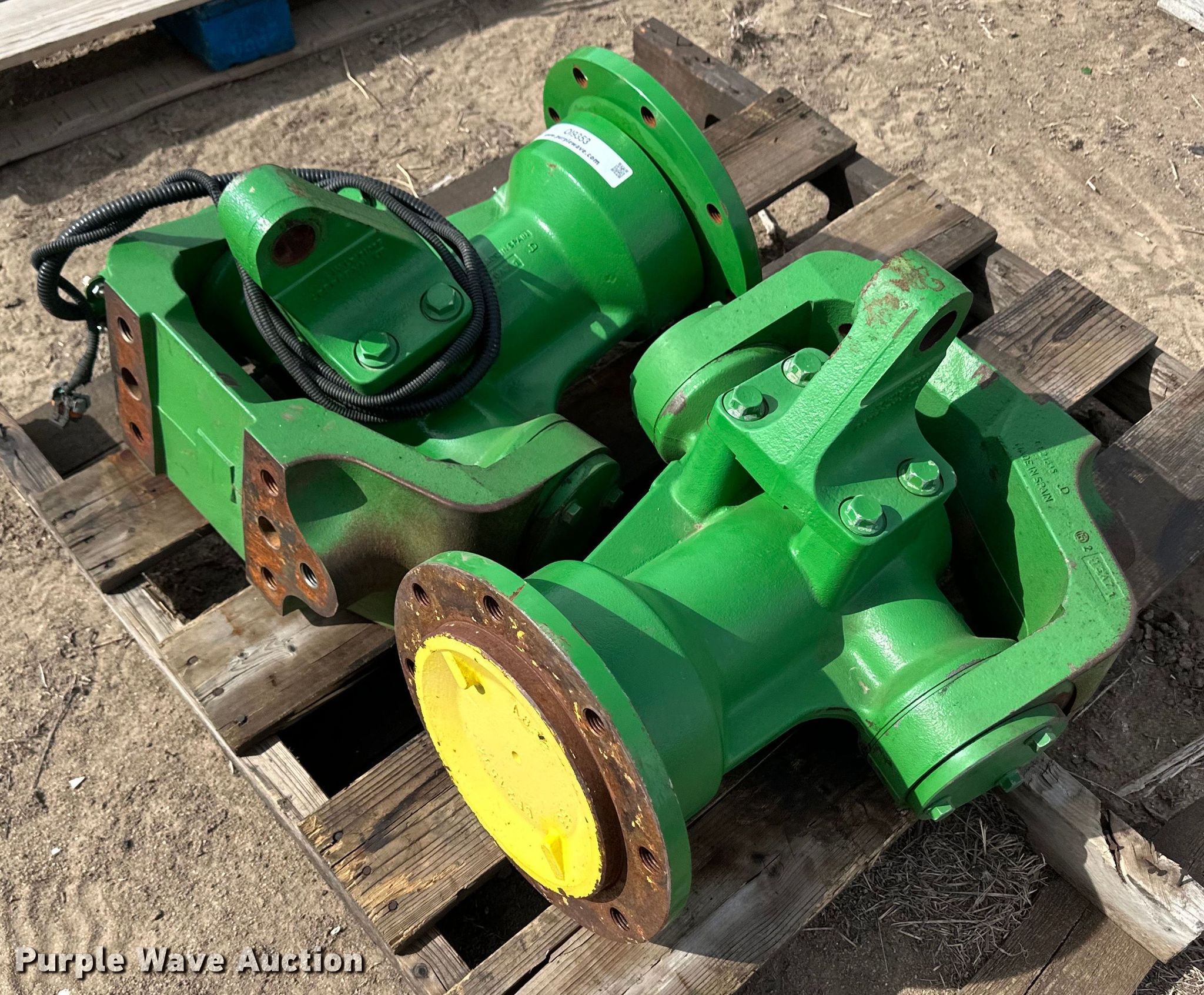 (2) John Deere combine steering knuckles in Sublette, KS | Item OI9353 ...