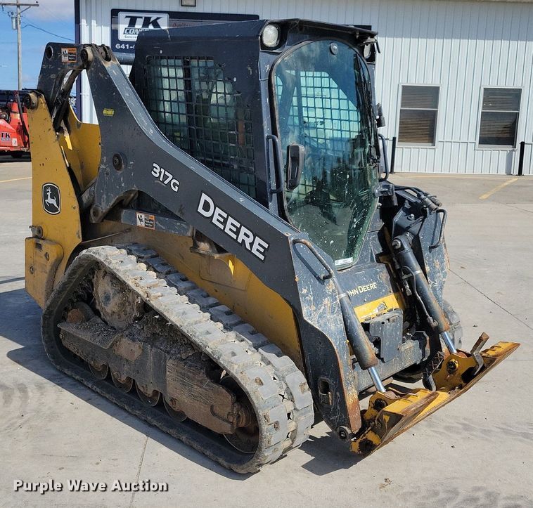 2018 John Deere 317G tracked skid steer loader in Pella, IA | Item LC9948 sold | Purple Wave