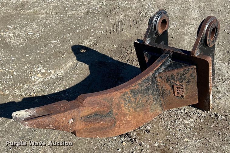 Tag excavator ripper tooth in Wilton, IA | Item MO9222 sold | Purple Wave
