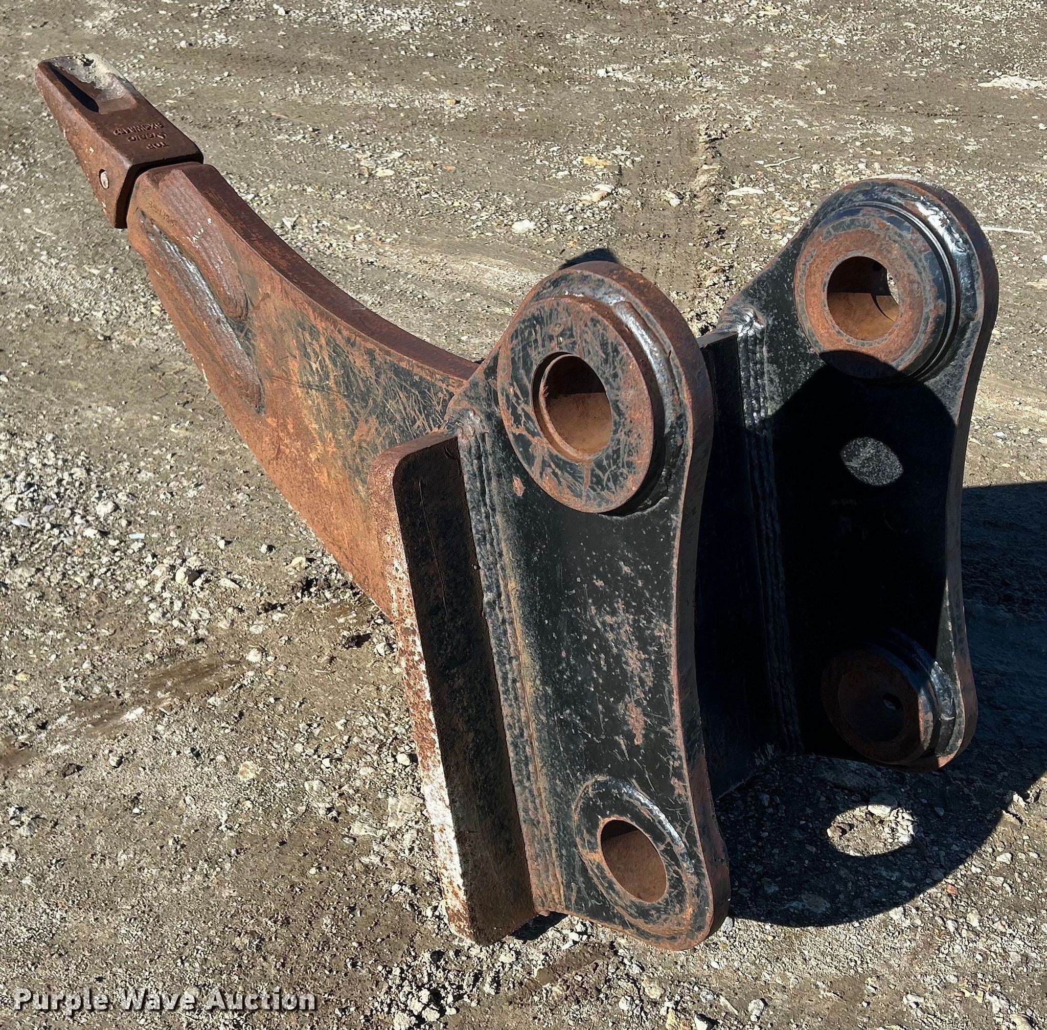 Tag excavator ripper tooth in Wilton, IA | Item MO9222 sold | Purple Wave