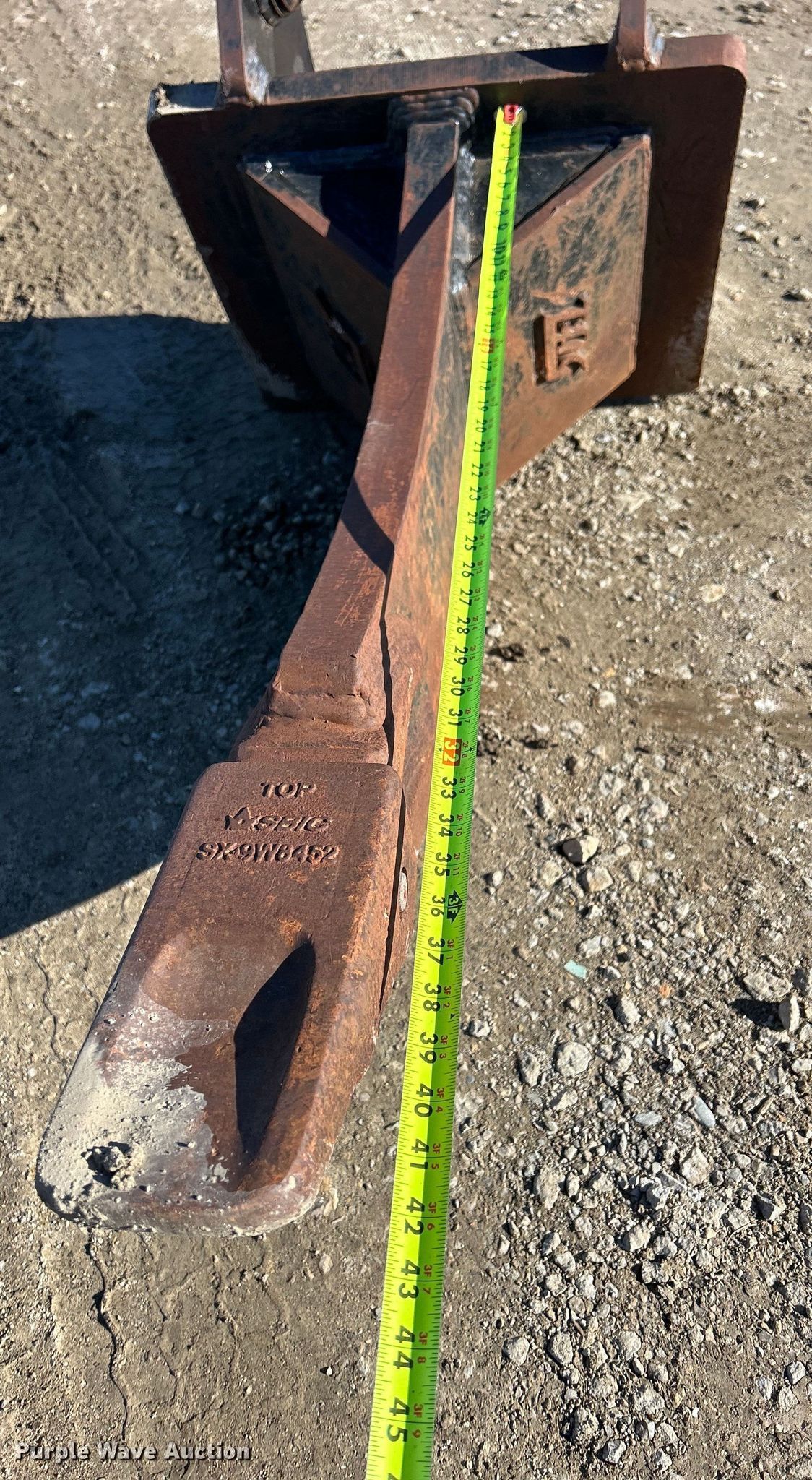 Tag excavator ripper tooth in Wilton, IA | Item MO9222 sold | Purple Wave