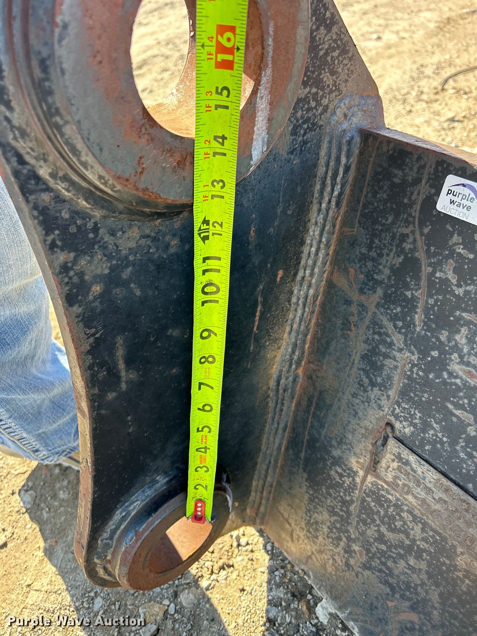 Tag excavator ripper tooth in Wilton, IA | Item MO9222 sold | Purple Wave