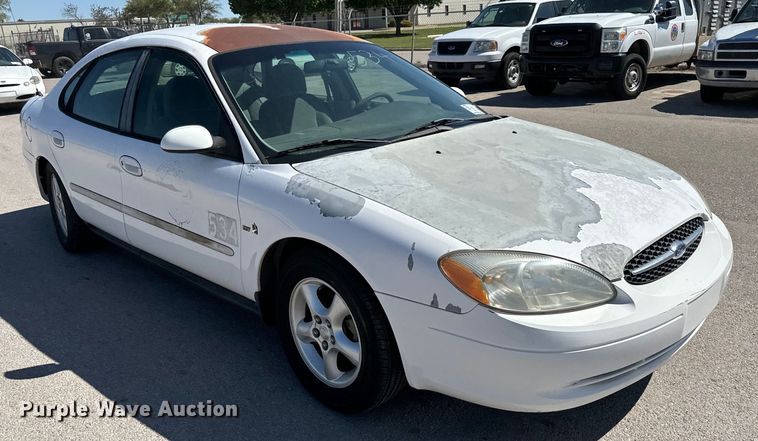 2000 Ford Taurus SE in Lawton, OK | Item DK6815 for sale | Purple Wave
