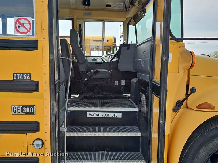 2005 IC CE300 school bus in Hiawatha, KS | Item DM1638 sold | Purple Wave