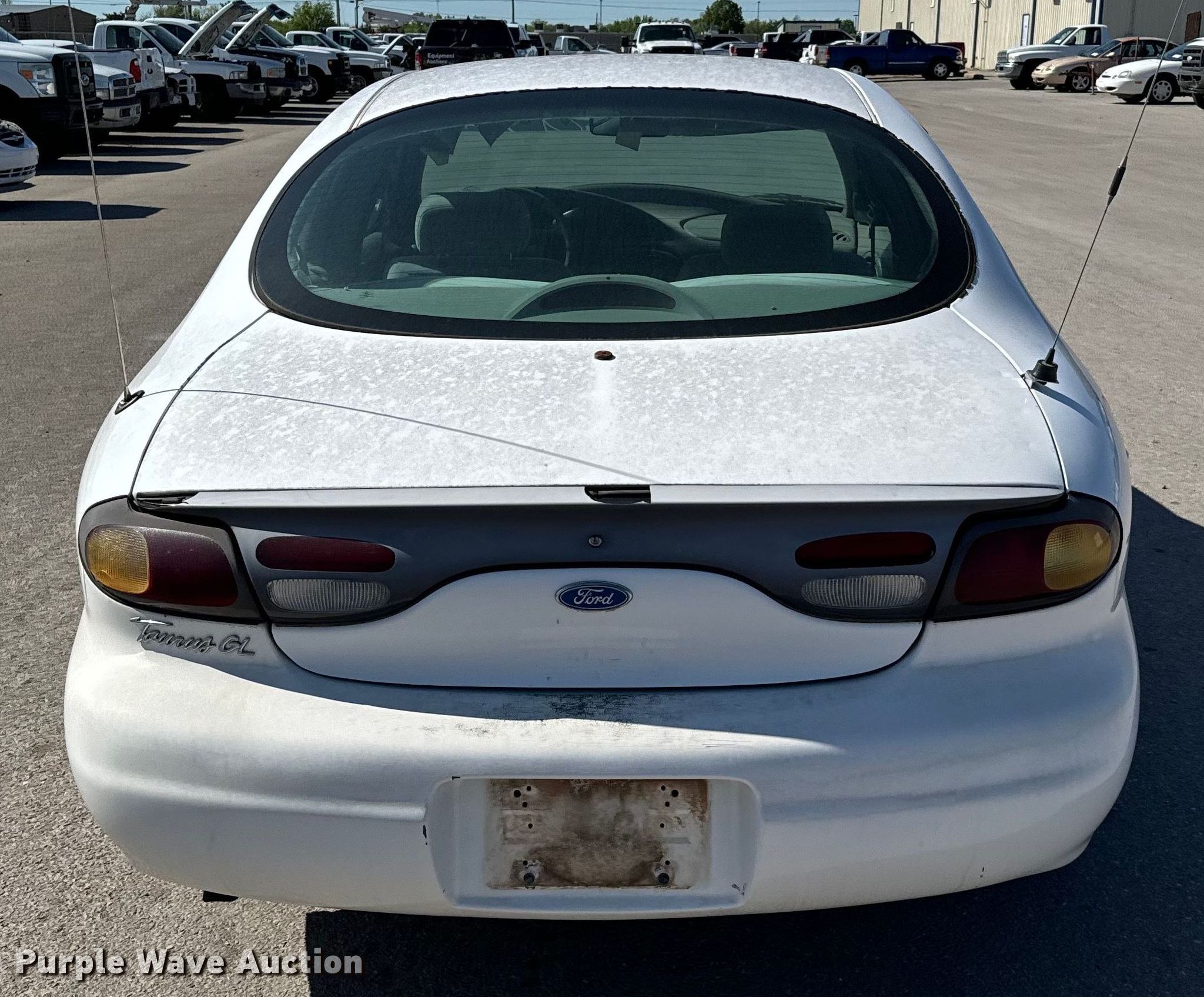 1997 Ford Taurus GL in Lawton, OK | Item DK6812 sold | Purple Wave