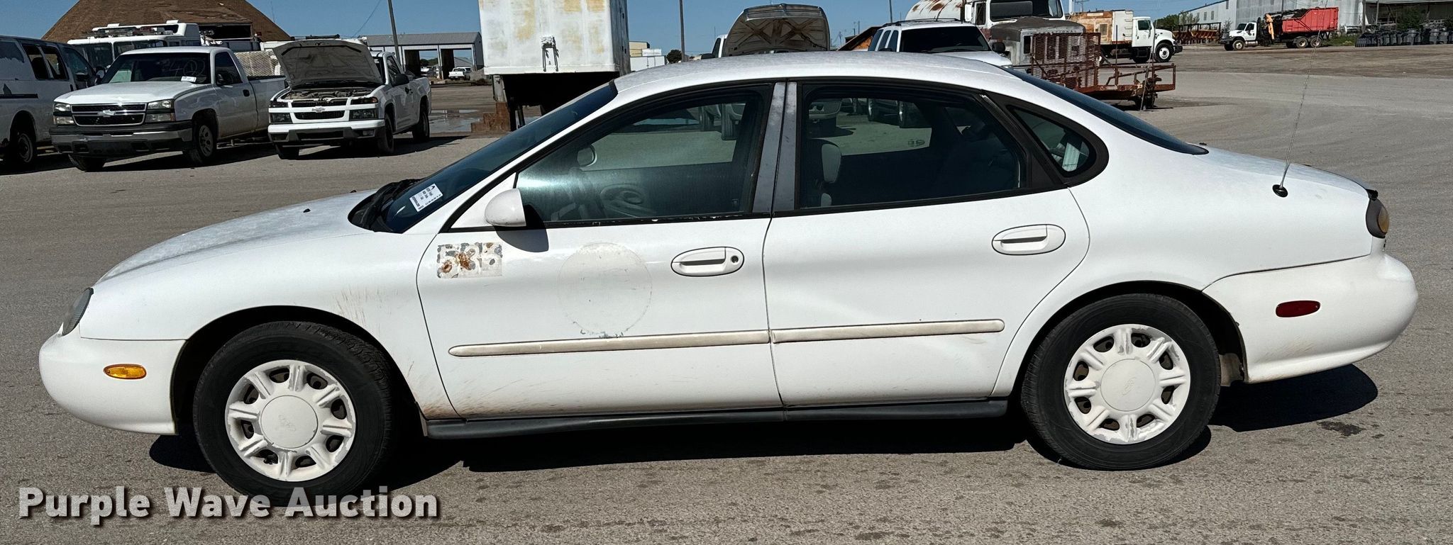 1997 Ford Taurus GL in Lawton, OK | Item DK6812 sold | Purple Wave