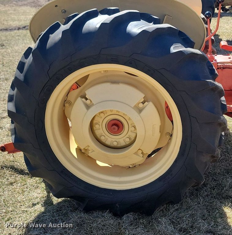 Cockshutt 540 tractor in Hosmer, SD | Item DP5667 for sale | Purple Wave