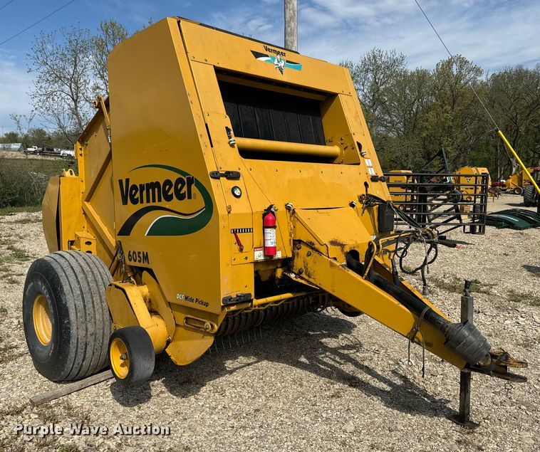 2006 Vermeer 605M round baler in Alma, KS | Item EJ2691 sold | Purple Wave